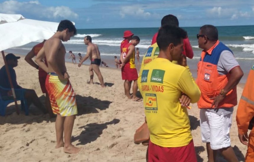Corpo de jovem desaparecido após tentar salvar adolescente em praia de ...